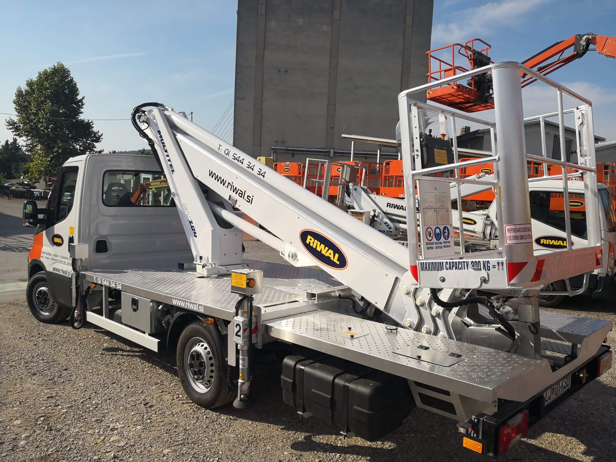 Rent a truck mounted lift | 21 m | Multitel MT204EX | Diesel