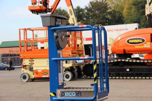 Rent a vertical lift | 3,5 m | JLG Power Towers Peco | Electric